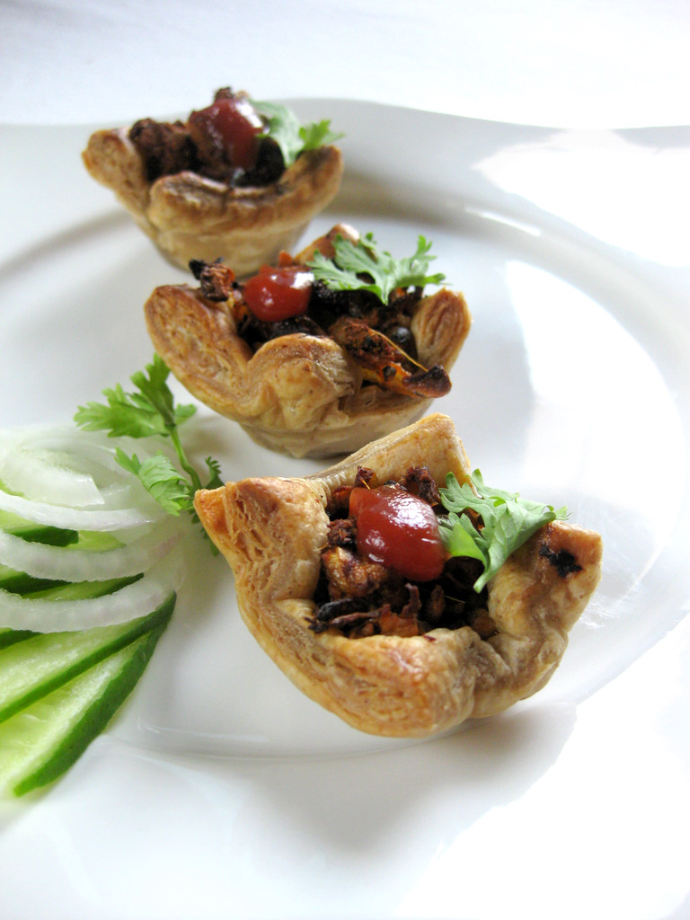CURRIED CHICKEN CUPS | Kurryleaves